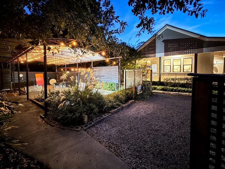 Walk To Downtown | Luxe Cottage & Pickleball - Fairhope, AL