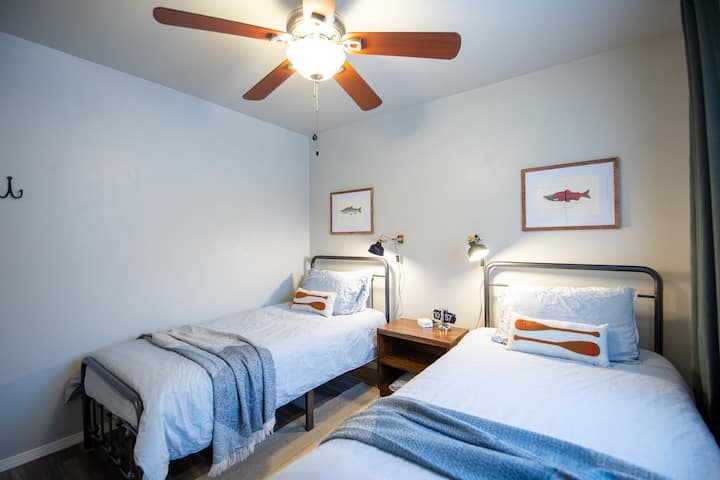 Stylish Apartment On The Chester Creek Trail - Anchorage, AK