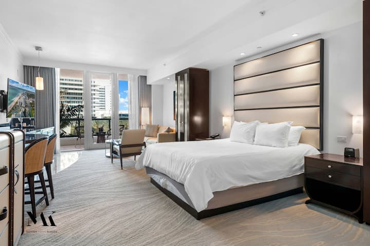 Fontainebleau|beach Access W/ Spa Passes+amenities - Miami Beach, FL