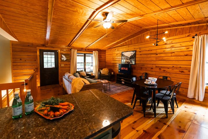 Secluded 10 Acre Cabin | Hot Tub | Firepit | Pets - New Plymouth, OH