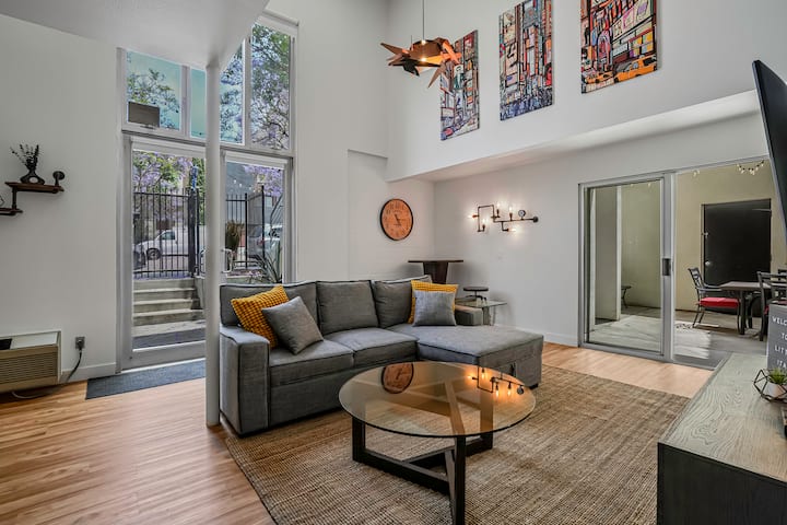 Stylish Little Italy Loft: Modern Urban Retreat - Coronado, CA