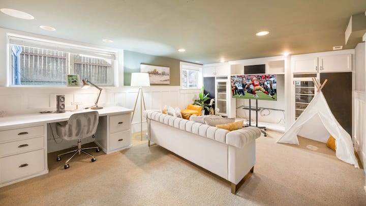 Seattle Luxury 3b2b Daylight Basement 13 Min To Dt - Seattle, WA