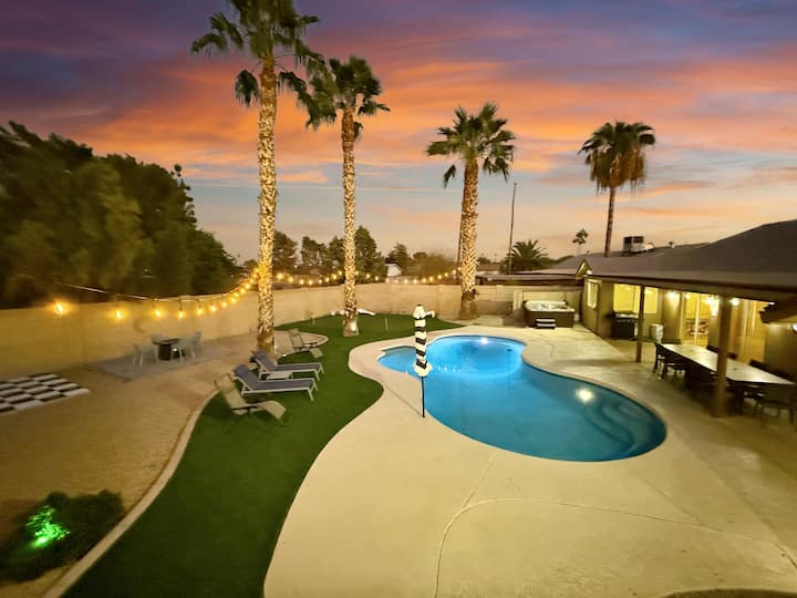 Theatre & Game Room, Heated Pool, Spa & 2 Kitchens - Phoenix, AZ