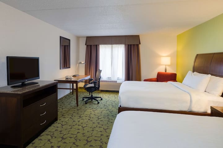 Budget Stay Near Roosevelt Park, Pool, 4 Units - Edison, NJ