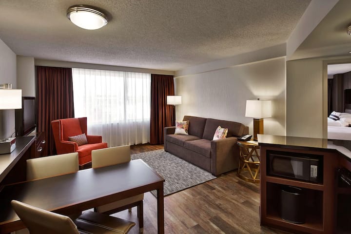 Your Dc Retreat W/ 4 Units | Pool, Free Breakfast! - Bethesda, MD
