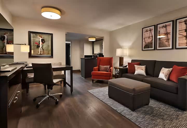 Discover Dc's Attractions From Our Hotel, 2 Units - Washington, DC