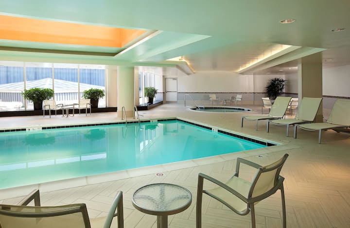 4 Modern Hotel Suites W/ Metro Access & Breakfast! - Bethesda, MD