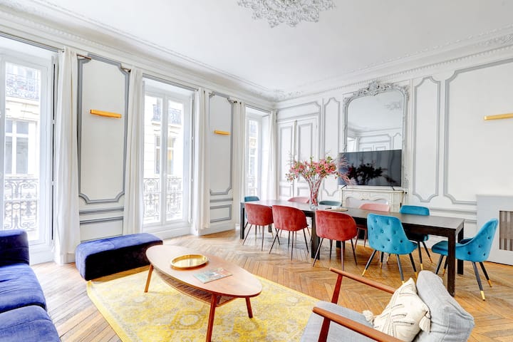 L'élégance Parisienne Au Cœur Des Champs-élysées - Párizs