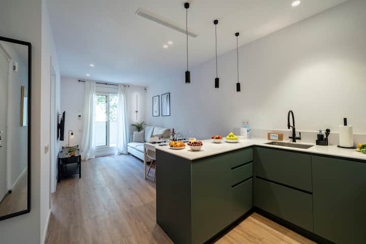 Elegant Flat With A Terrace For Long Stays - Barcelona