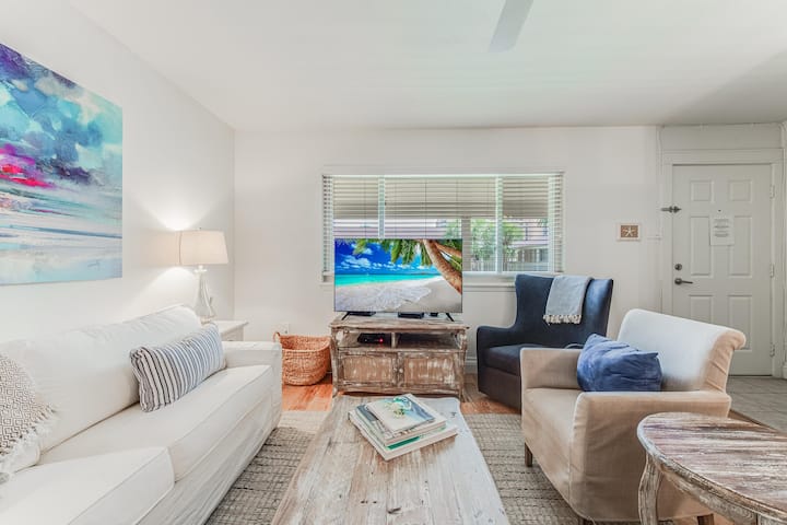 Roomy 1 Bdrm Large Pool W/ A Private Courtyard And - Port Aransas, TX