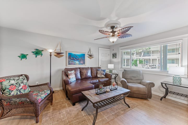 Roomy 1 Bdrm Large Pool W/ A Private Courtyard And - Port Aransas, TX
