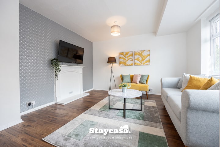 Spacious Cosy Cove With Large Driveway And Garden - Knutsford