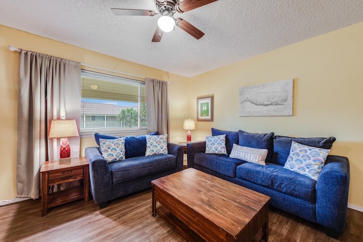 Roomy 1 Bdrm Large Pool W/ A Private Courtyard And - Port Aransas, TX