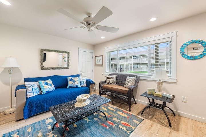 Roomy 1 Bdrm Large Pool W/ A Private Courtyard And - Port Aransas, TX