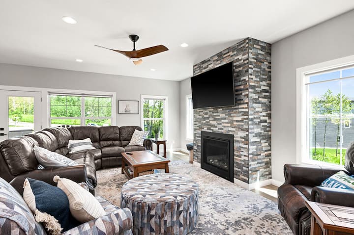 Riverwest Up North Oasis - 25% Off Ski Tickets - Duluth, MN