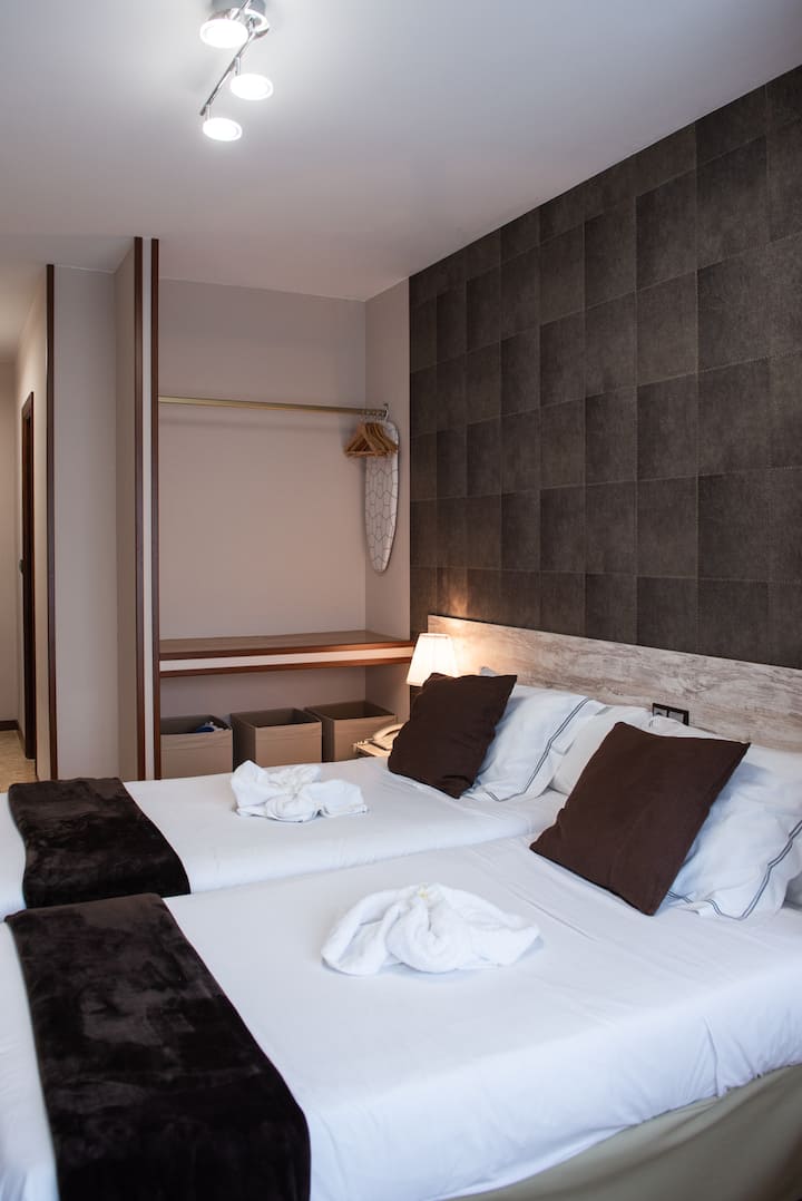 Chambre Double Avec 2 Lits D'appoint - Fisterra