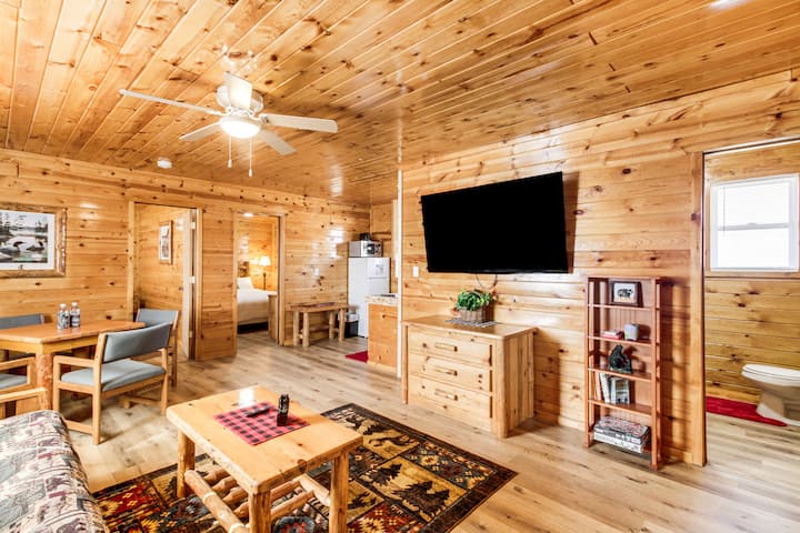 'Glowacki's Lodge' Mille Lacs Lake Group Getaway! - Minnesota