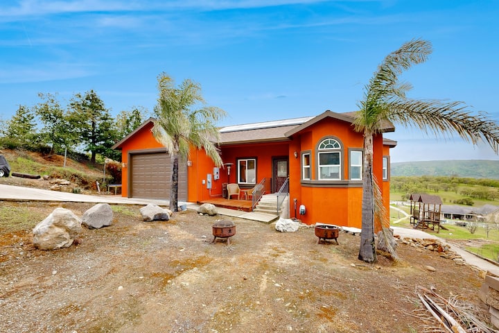 3br Updated Mtn-view Home W/ Hot Tub & Fireplace - Copperopolis, CA