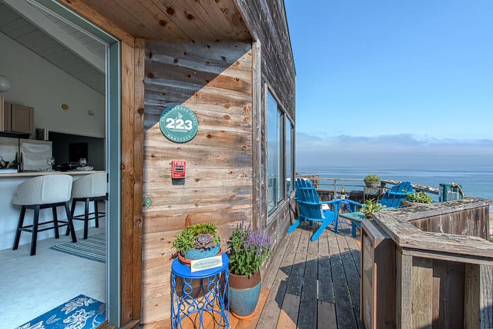 3731 The Ship's Prow ~ Oceanfront, Pools, Hot Tubs - Monterey, CA