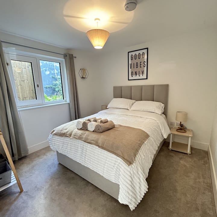 Southborough Modern Suite - Royal Tunbridge Wells