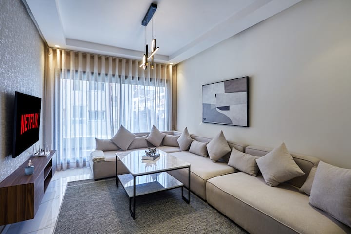 Your Home Away From Home: 2 Bed Flat W/ Parking - Casablanca
