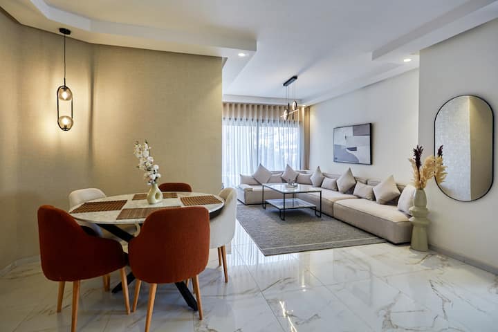 Your Home Away From Home: 2 Bed Flat W/ Parking - Casablanca