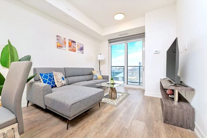 New High Rise Building With Gorgeous Views - Waterloo