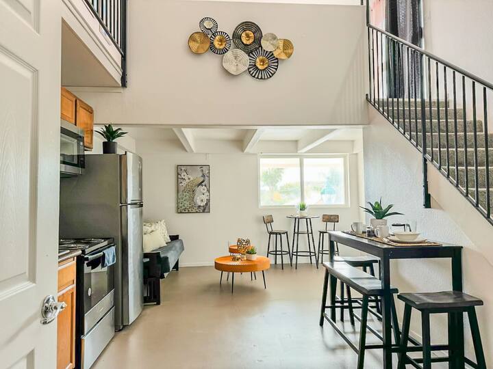 Charming Little Italy Loft! With Parking - San Diego, CA