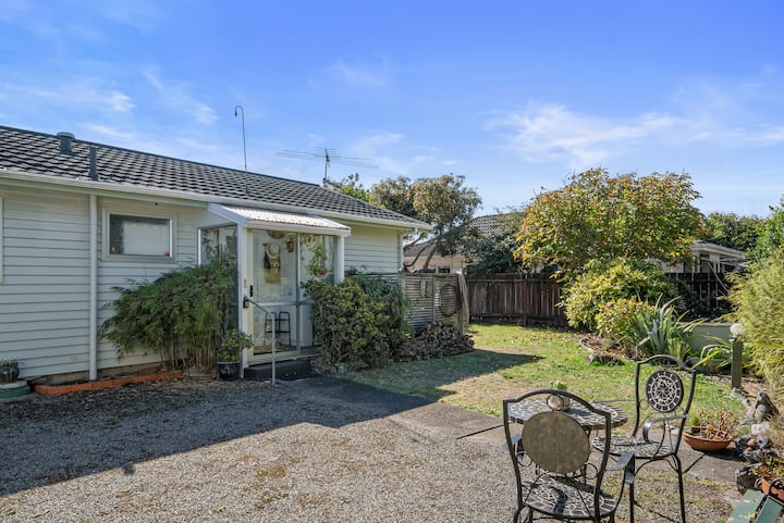 Olive Terrace - Paraparaumu Holiday Home - Paraparaumu