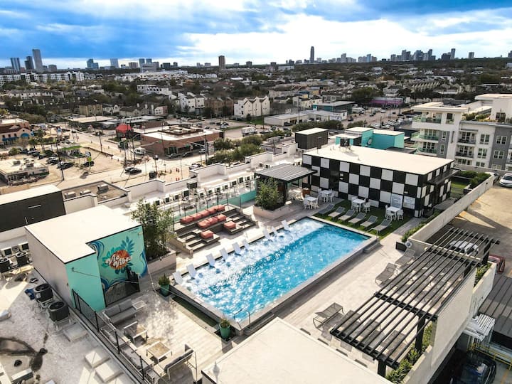 90 Walk Score-wifi- Downtown-cityviews-rooftoppool - Afton Oaks - Houston