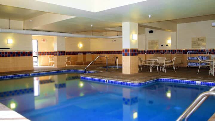 Prime I-40 Location - Indoor Pool, 2 Units - Kingman, AZ