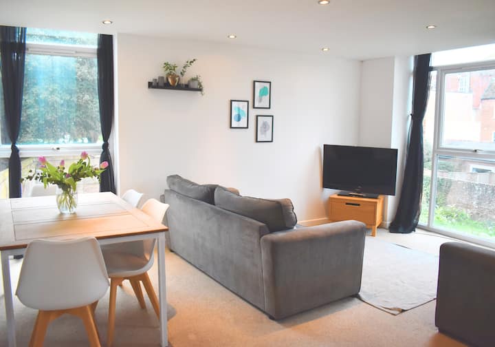 Parking, Central, Quiet, Spacious, And Bright Flat - Chichester