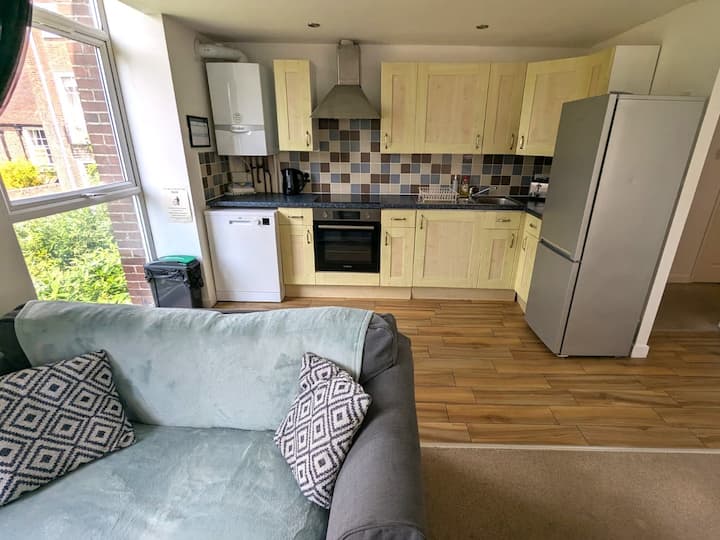 Parking, Central, Quiet, Spacious, And Bright Flat - Chichester