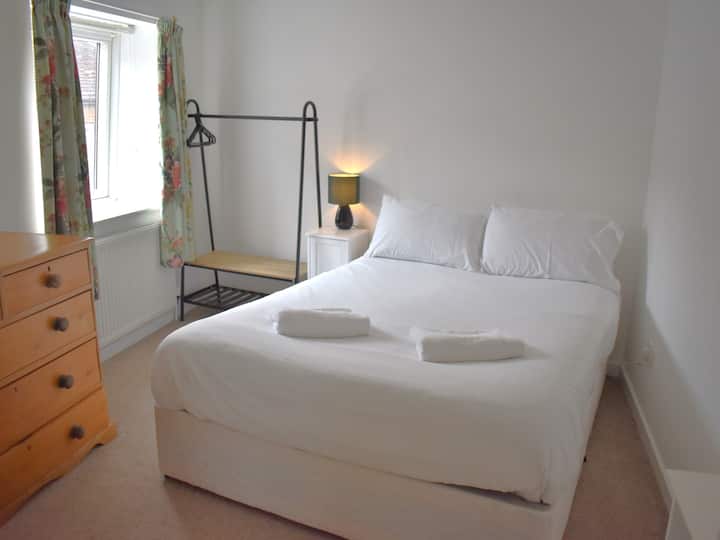 Chichester City Centre | Peaceful Serviced Flat - Chichester