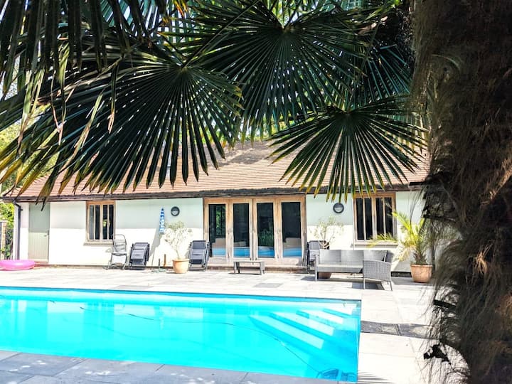 Rural Dog-friendly Cottage - Tennis Court & Pool - Bognor Regis