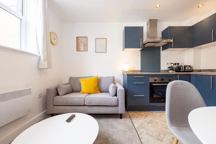 Beautiful 1 Bed, 20mins To Central Manchester - Leigh Sports Village