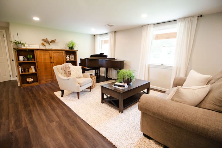 The Evergreen Room; Seasons Bnb — Free Breakfast! - Denver, PA