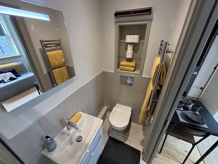 Sleeps 2 Studio -Central Croydon London -Wifi & Tv - Croydon, UK