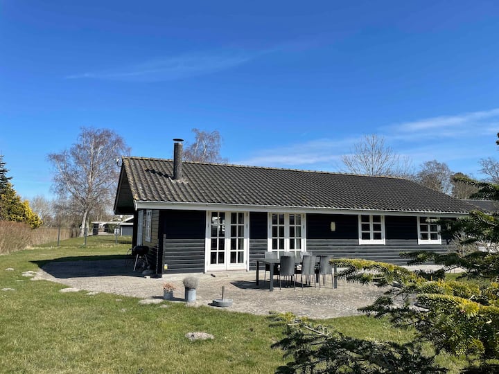 Lovely Cottage With Secluded Garden. - Rødby Sogn