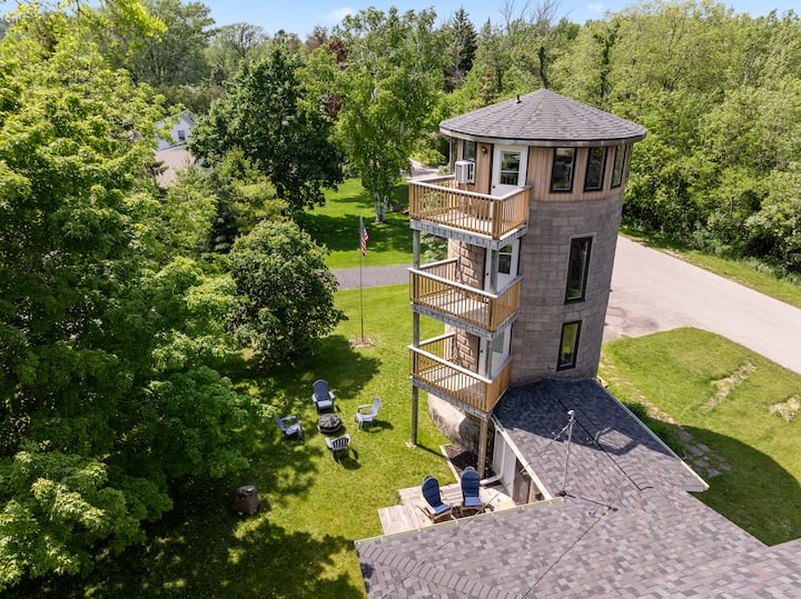Historic Silo Downtown Fish Creek- Near State Park - Baileys Harbor, WI