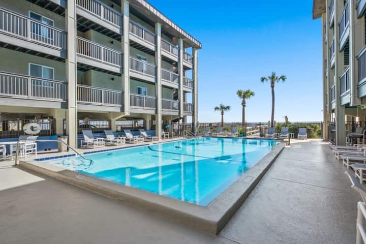 Oceanfront 2br • Pool • Walk Beach • Sleeps 6 - Amelia Island, FL