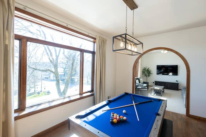 Villager Loft | Pool Table & Dining Discounts - Charlevoix, MI