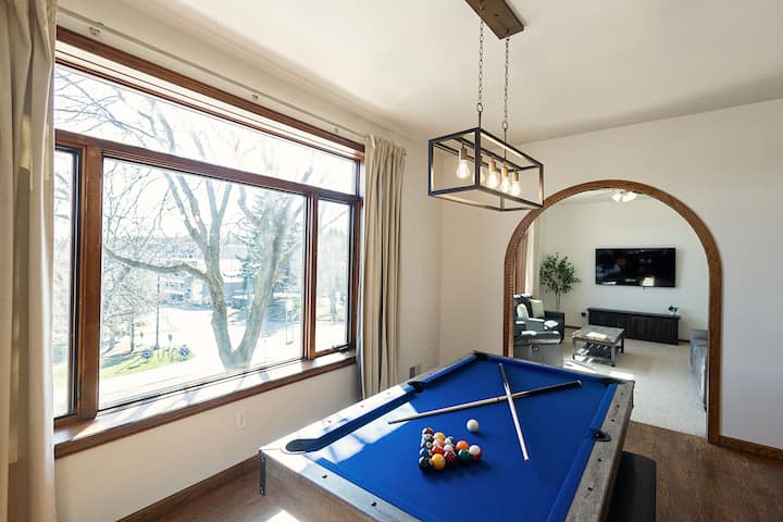 Villager Loft | Pool Table & Dining Discounts - Charlevoix, MI