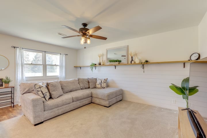 Family-friendly Lincoln Home W/ Sandbox & Grill! - Lincoln, NE