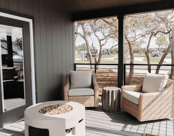 Resort Cabin W Shared Pool 4 Miles To Cypress Fall - Driftwood, TX