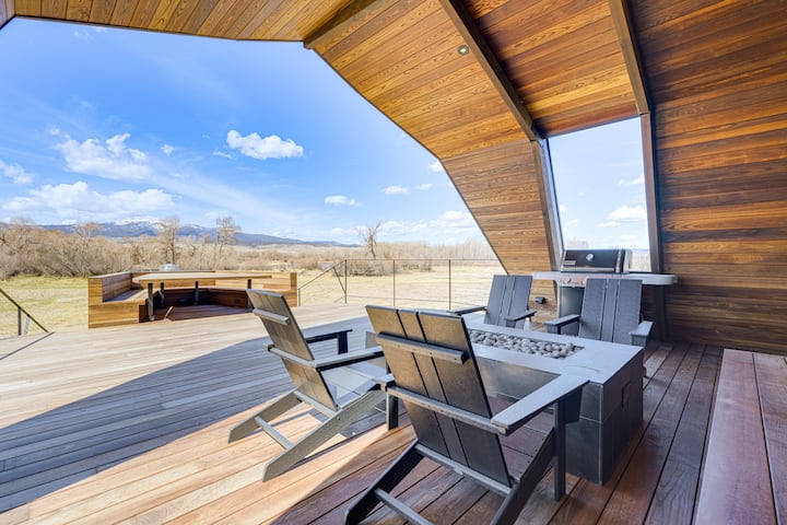 Riverfront Montana Retreat - Deck, Fire Pit & Pond - Butte, MT