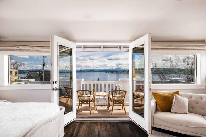 Seattle Craftsman Mansion W/ Lk. &Mt. Rainier View - Seattle, WA