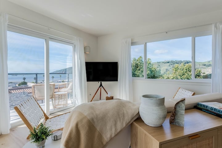 Sun-drenched Coastal Retreat: Luxe 2-bed Condo - Avila Beach, CA