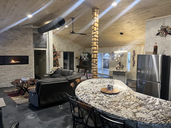 Northridge Place With Hot Tub - Albuquerque, NM