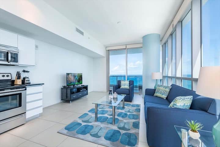 Prime Location W Beach Access | Balcony & Pool - Miami Beach